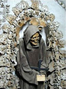 cripta dei Cappuccini a Roma, in via Veneto, ossa ed arte